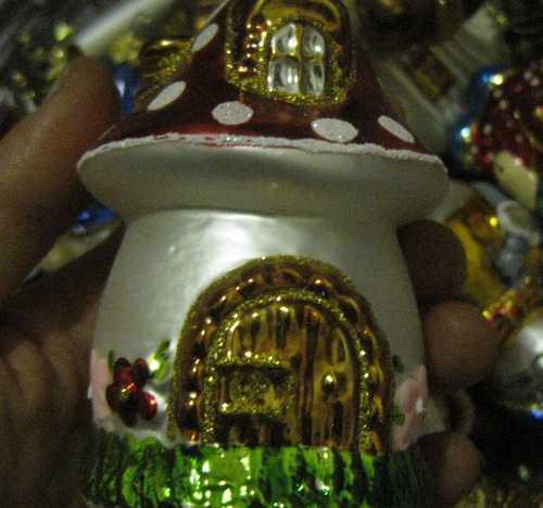 Большая стеклянная елочная игрушка Теремок - гриб