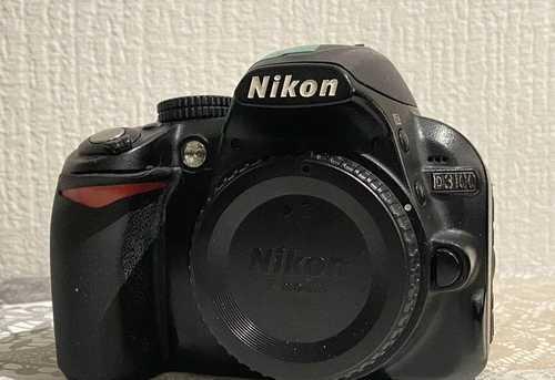 Nikon D3100 (очень уставший)