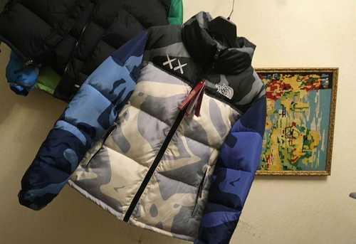 Зимняя куртка North Face Kaws