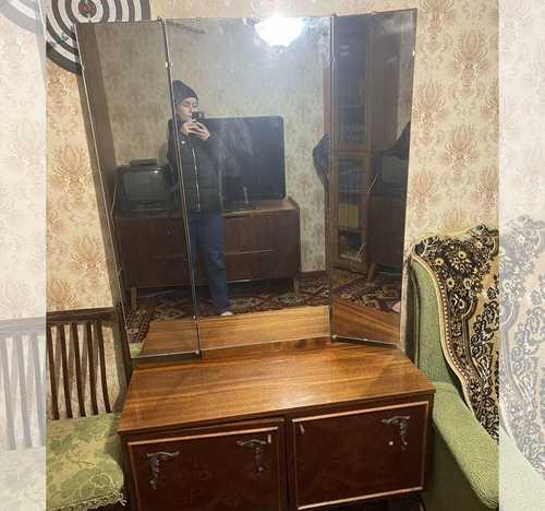 Трюмо с зеркалом винтаж