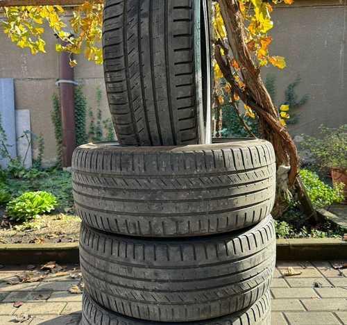 Kinforest KF-550 225/40 R19 93Y