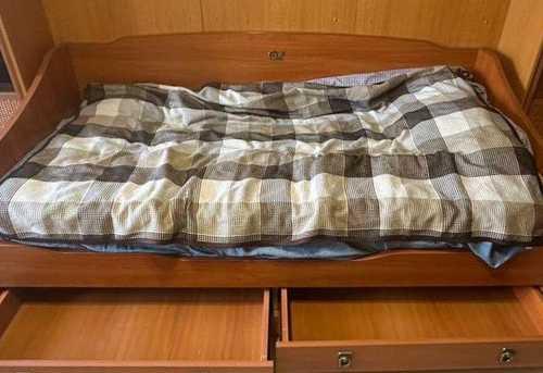 Продам кровать с матрасом бу