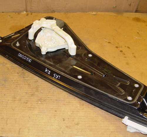 Задний стеклоподъемник Range rover sport 2009г