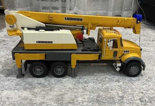 Автокран Bruder Маск Granite Liebherr