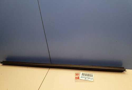 Накладка стекла передней правой двери Mitsubishi O