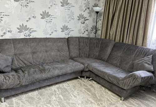 Большой угловой диван