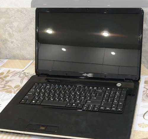 Ноутбук - Fujitsu LifeBook NH570