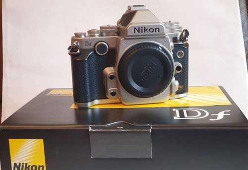 Зеркальный фотоаппарат Nikon DF