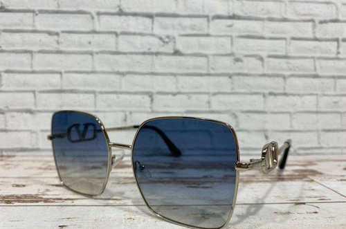Солнцезащитные очки женские Valentino