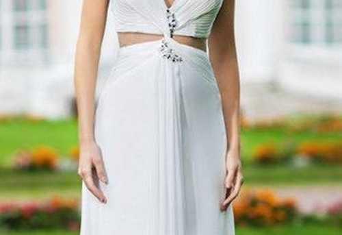 Свадебное платье с декольтированной спиной