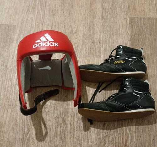 Боксерский шлем adidas aiba