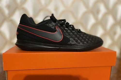 Бутсы Nike Tiempo Legend 8 Club IC Футзалки 39 раз