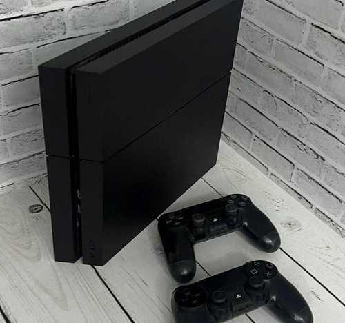 Sony PlayStation 4, 1000 ГБ, 2 геймпада