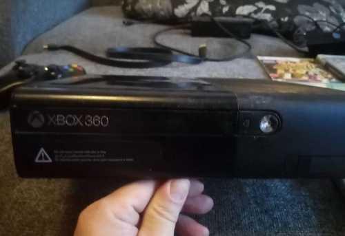 Xbox 360 E, с кинектом, один джойстик