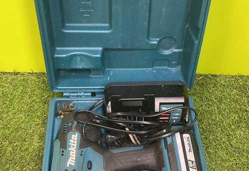 Шуруповерт Makita DF488DWE