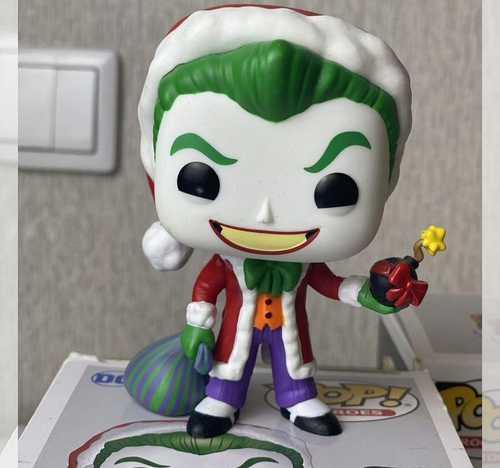 Funko POP The Joker as Santa