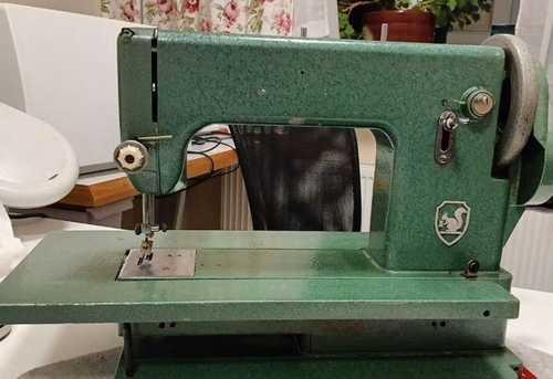 Швейная машина Белка