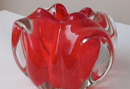 Красная ваза цветное стекло винтаж СССР
