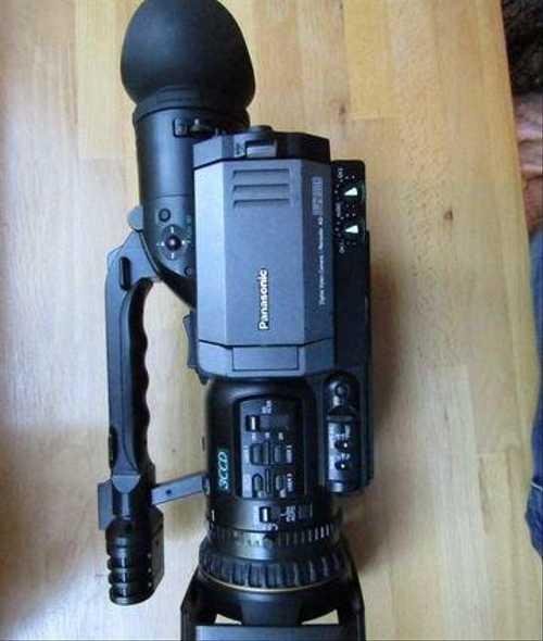 Профессиональная Видеокамера Panasonic AG-DVX100B