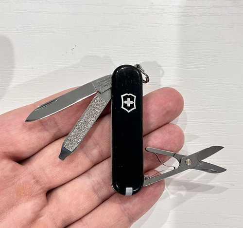 Нож-брелок victorinox classic SD 0.6223.G черный