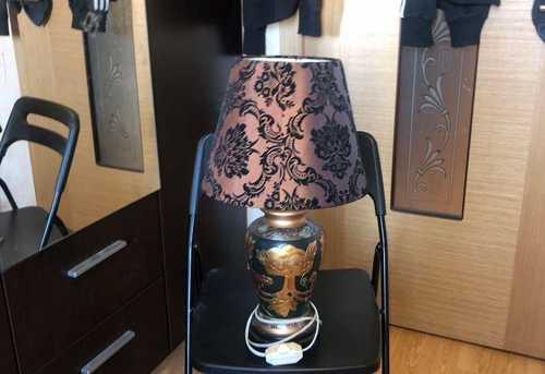 Лампа настольная с абажуром