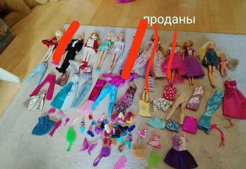 Куклы Барби и много вещей и обуви