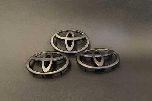 Черная эмблема, шильдик на руль Toyota