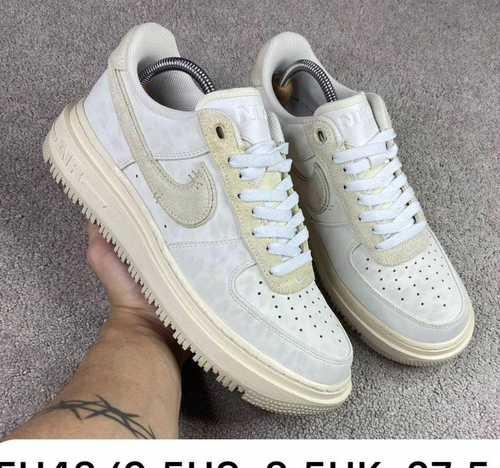 Оригинальне кроссовки Nike Air Force 1 9.5US