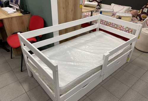 Детская кровать с ящиками из массива дерева