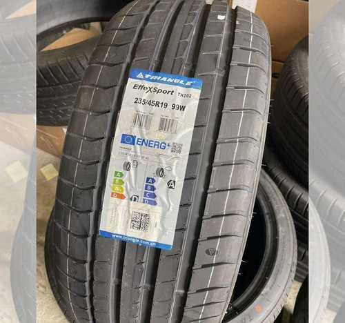 Triangle EffeXSport TH202 235/45 R19 99W