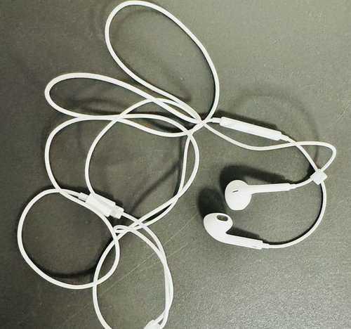 Наушники Apple EarPods с кабелем Lightning