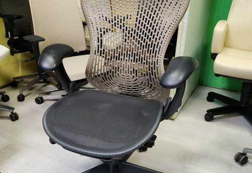 Компьютерное кресло Herman Miller Mirra 1