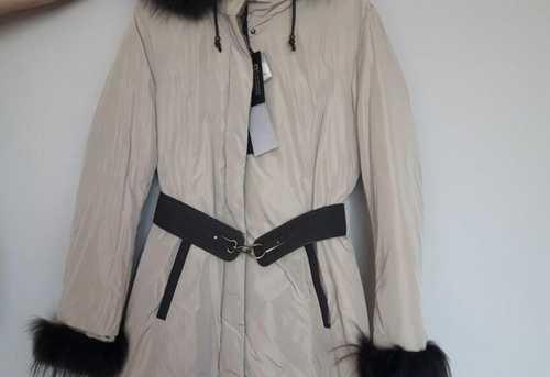 Новое пальто пуховик с отделкой мехом енота