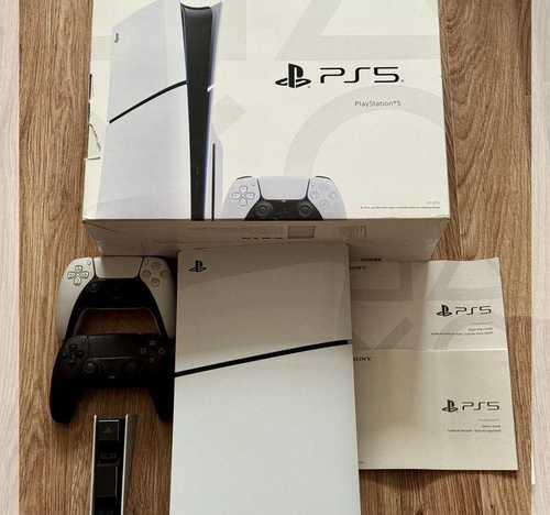 Sony PlayStation 5 Slim Blu-Ray Edition, 1000 ГБ, 2 геймпада