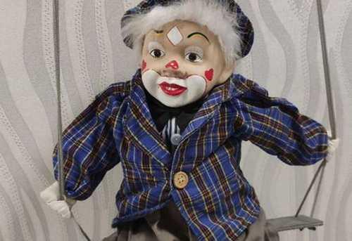 Кукла Клоун на качелях 45 см фарфор