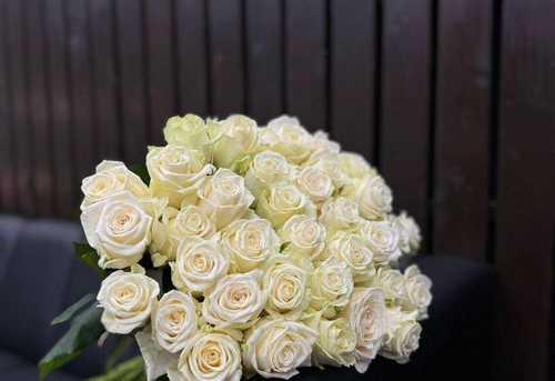 Букет из 31 белой высокой розы
