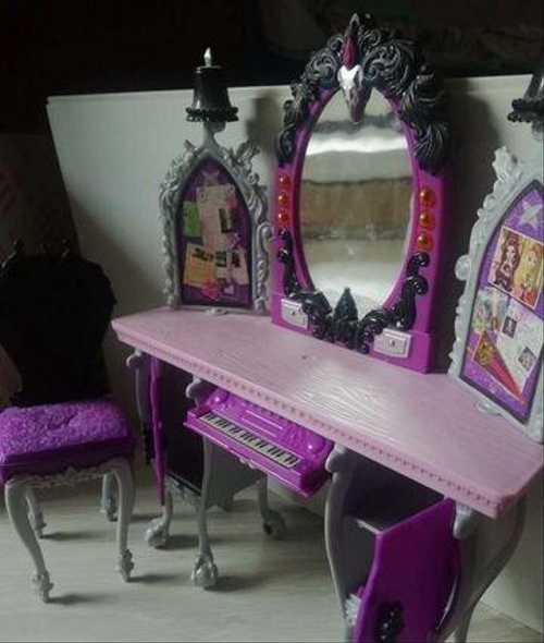 Столик для куклы рейвен квин