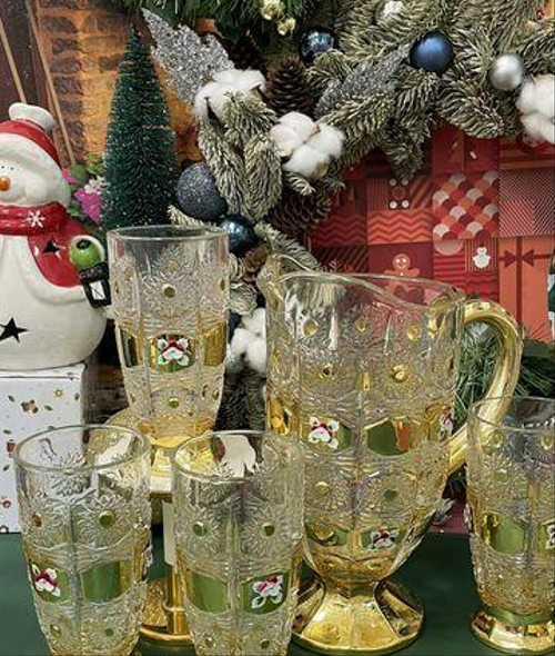Кувшин со стаканами в Чешском стиле