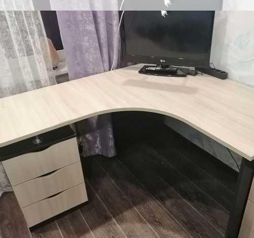 Письменный стол для школьника бу