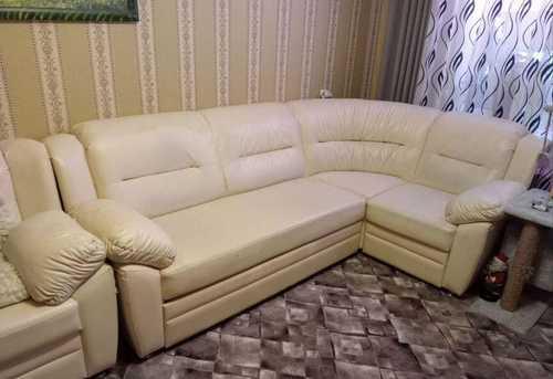 Кожаный угловой диван бу с креслом, экокожа
