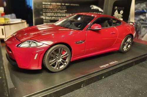 1:18 Autoart Jaguar XKR-S Red