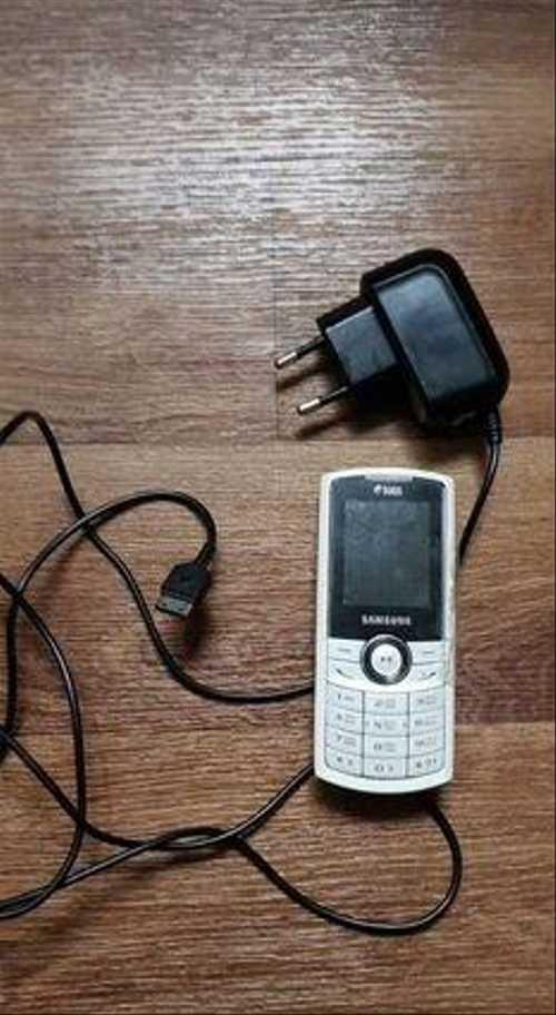 Телефон,кнопочный Samsung