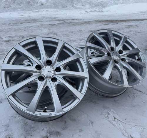 Комплект литых дисков R17 5x114,3