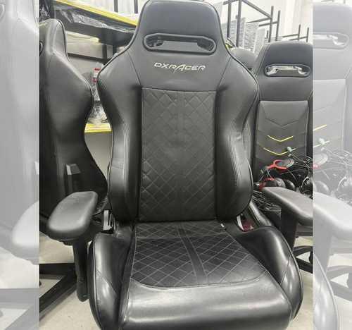 Компьютерное кресло dxracer