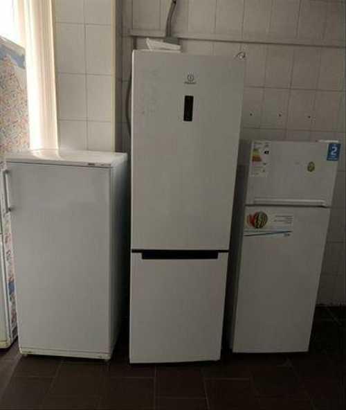 Холодильник бу indesit DF5180W