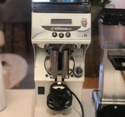 Кофемолка Simonelli mythos 1