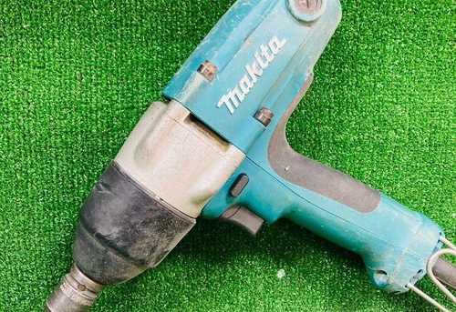 Ударный гайковерт Makita TW0200