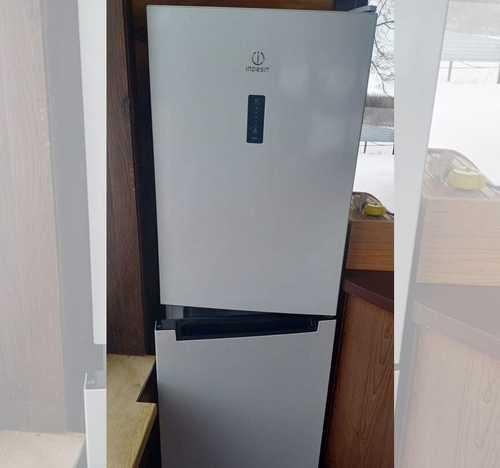 Холодильник indesit DF5160W