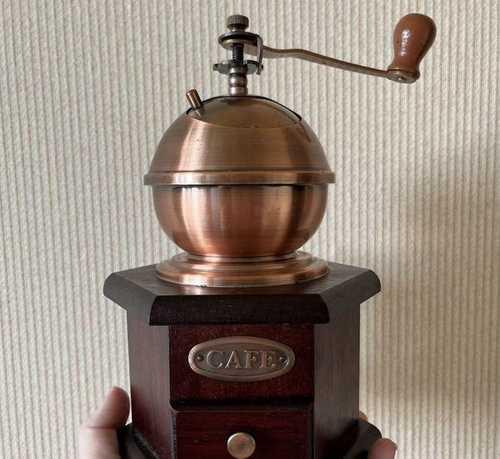 Кофемолка ручная деревянная механическая