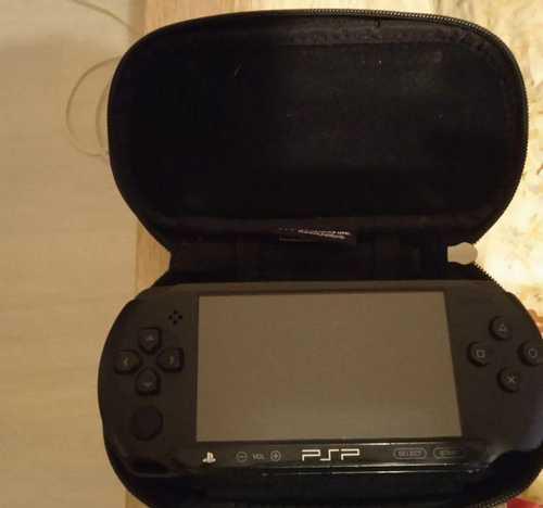 Sony PSP E1008 прошитая   диски с играми